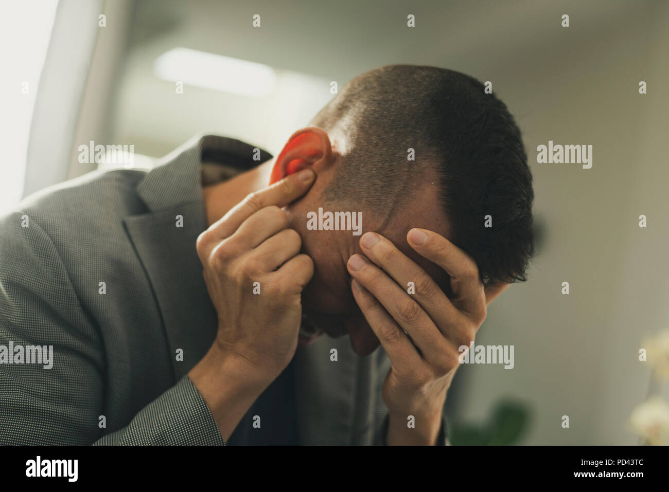 Break of the ear hi-res stock photography and images - Alamy