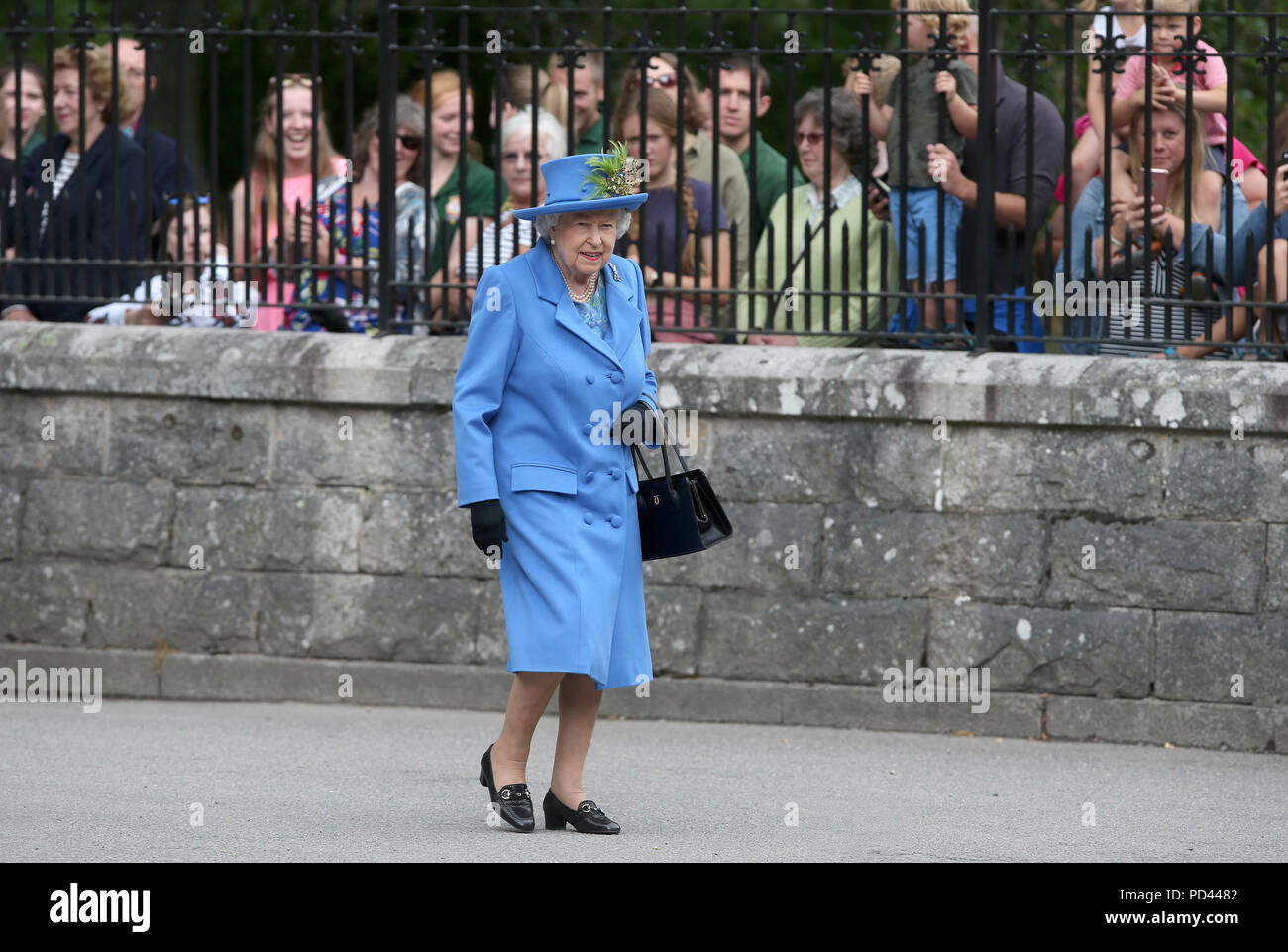 Queen Elizabeth II arrives to inspect Balaclava Company, 5 Battalion ...