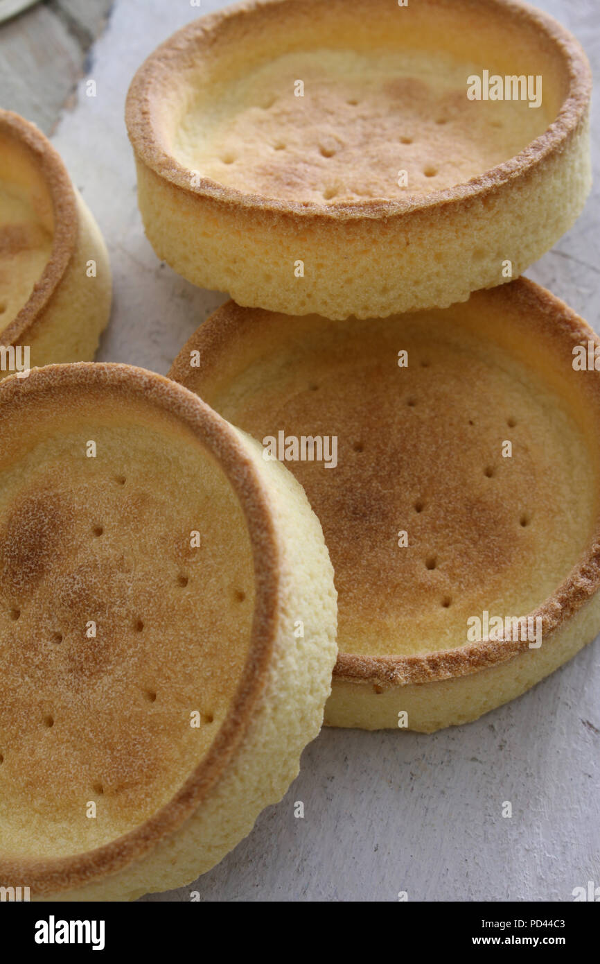 Empty tart case hi-res stock photography and images - Alamy