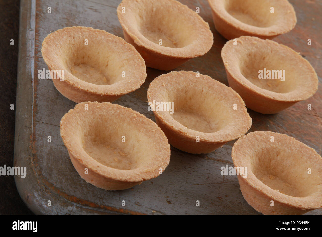 Empty tart case hi-res stock photography and images - Alamy