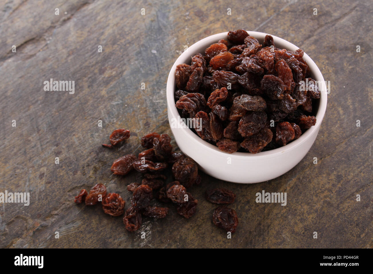 dried raisins in dish Stock Photo - Alamy