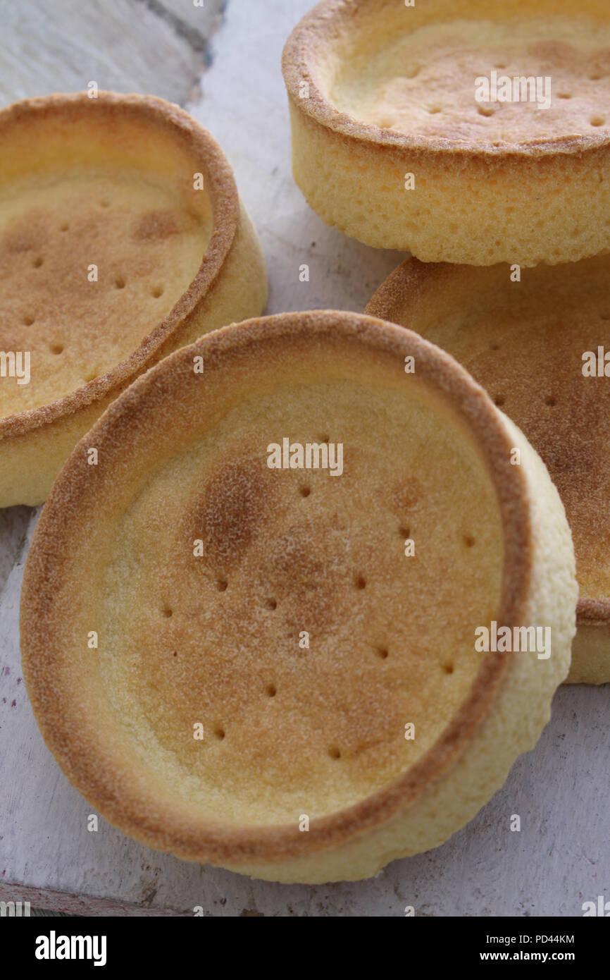 Empty tart case hi-res stock photography and images - Alamy