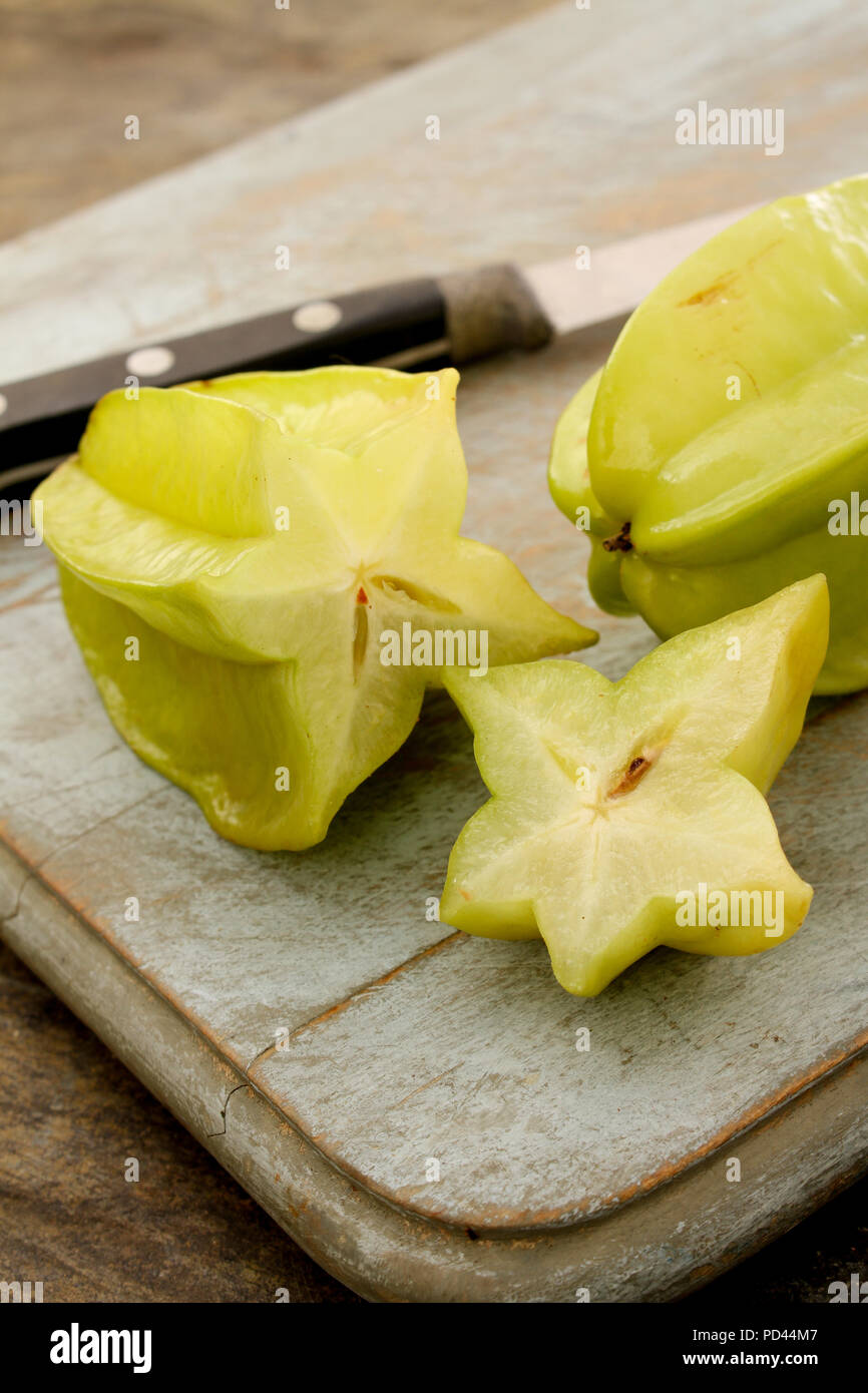 preparing fresh starfruit Stock Photo - Alamy