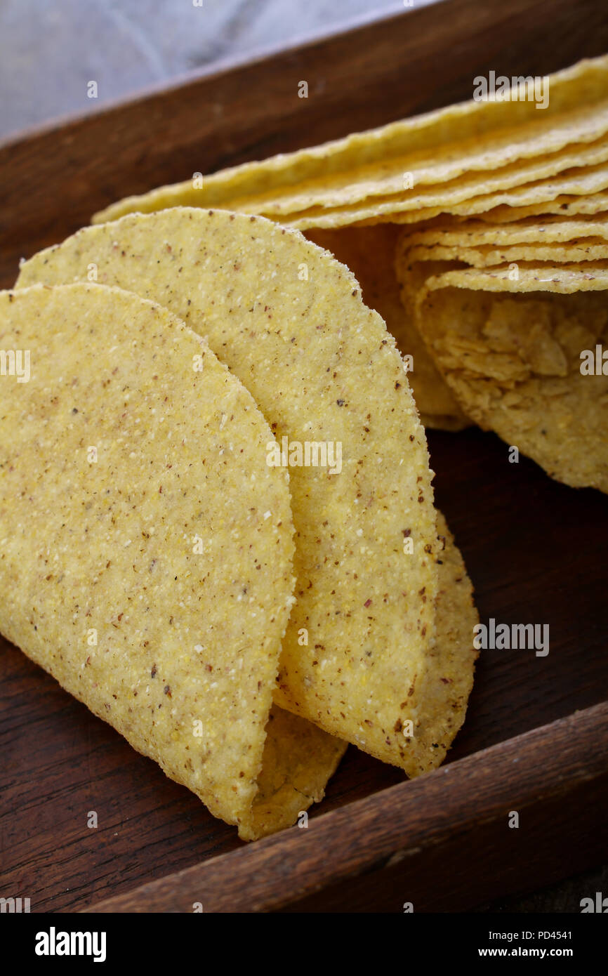 Empty taco shells hi-res stock photography and images - Alamy