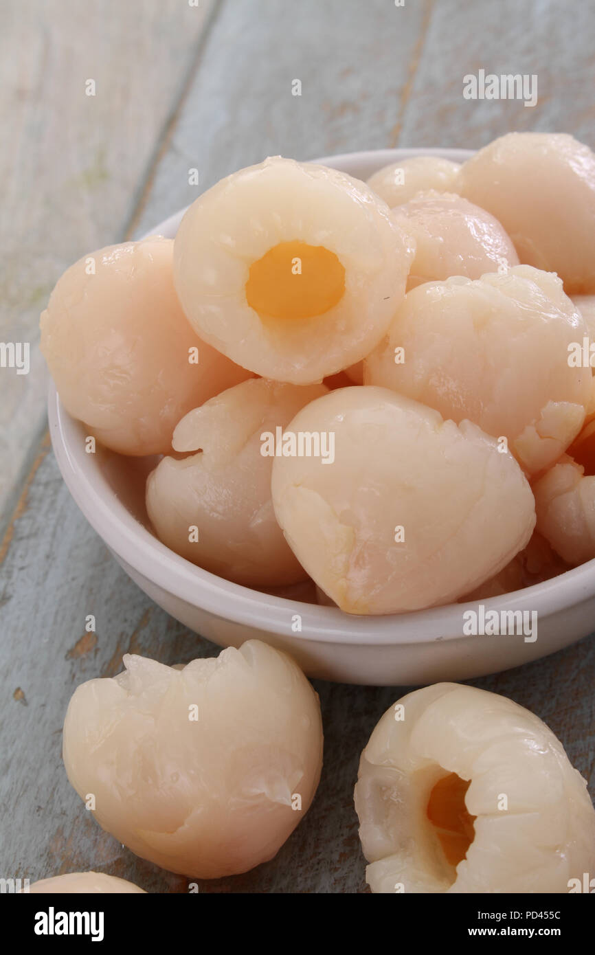 fresh tinned peeled lychees Stock Photo - Alamy