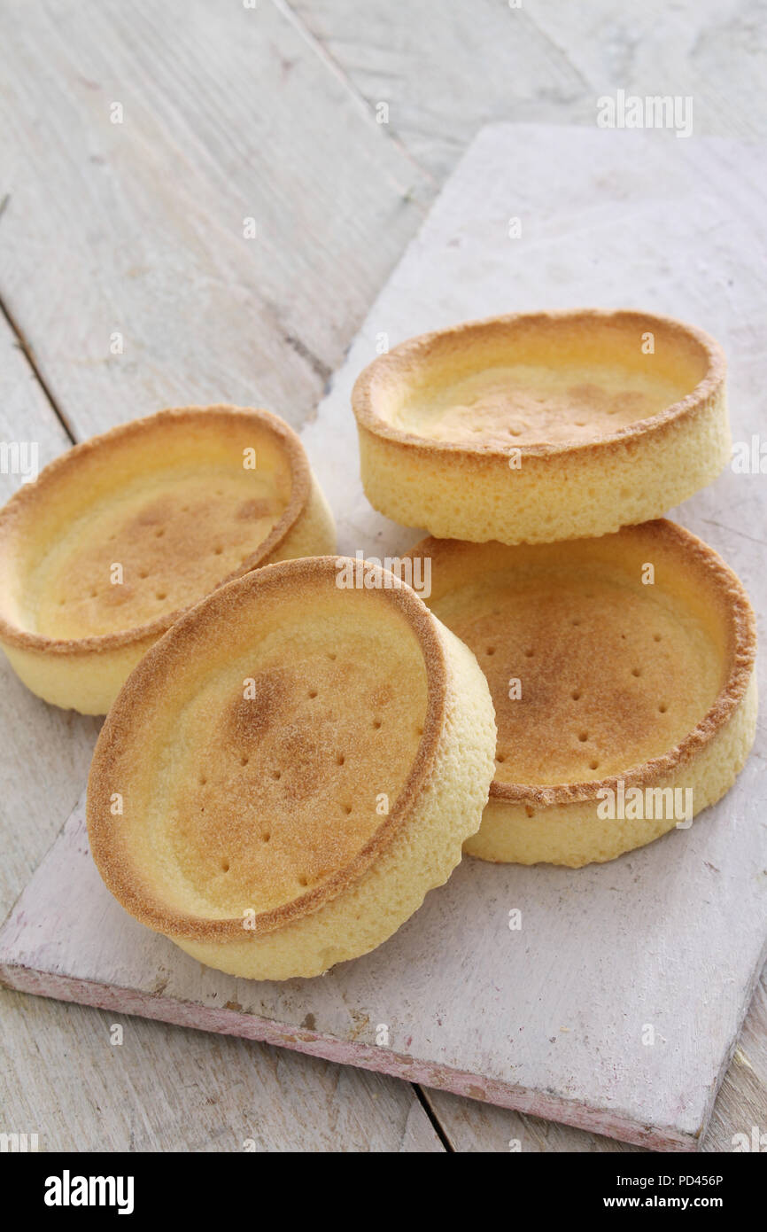 Empty tart case hi-res stock photography and images - Alamy