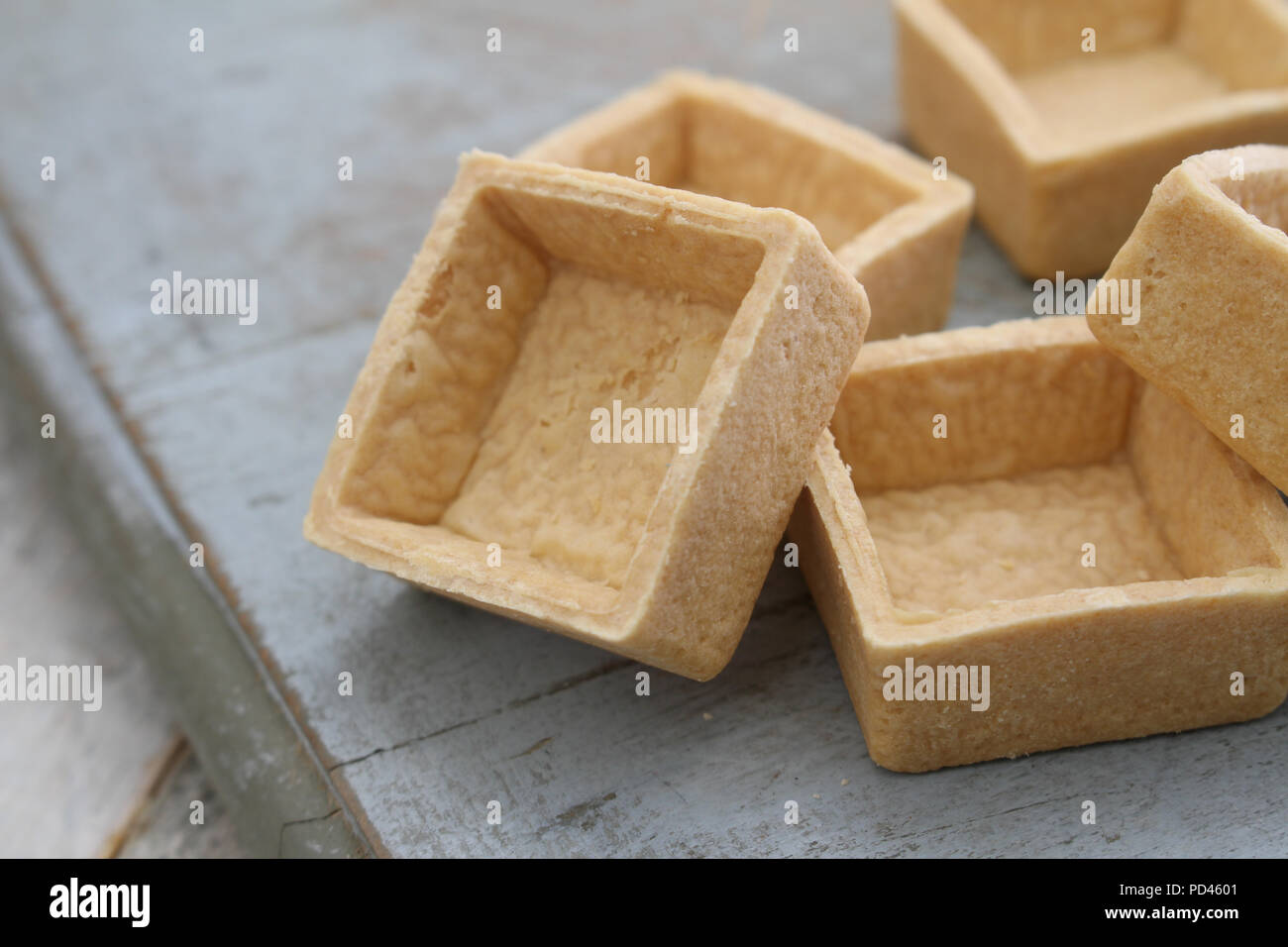 Empty tart cases hi-res stock photography and images - Alamy