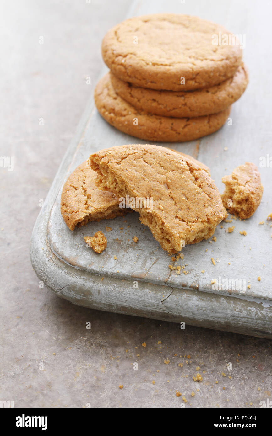ginger snap biscuits Stock Photo - Alamy