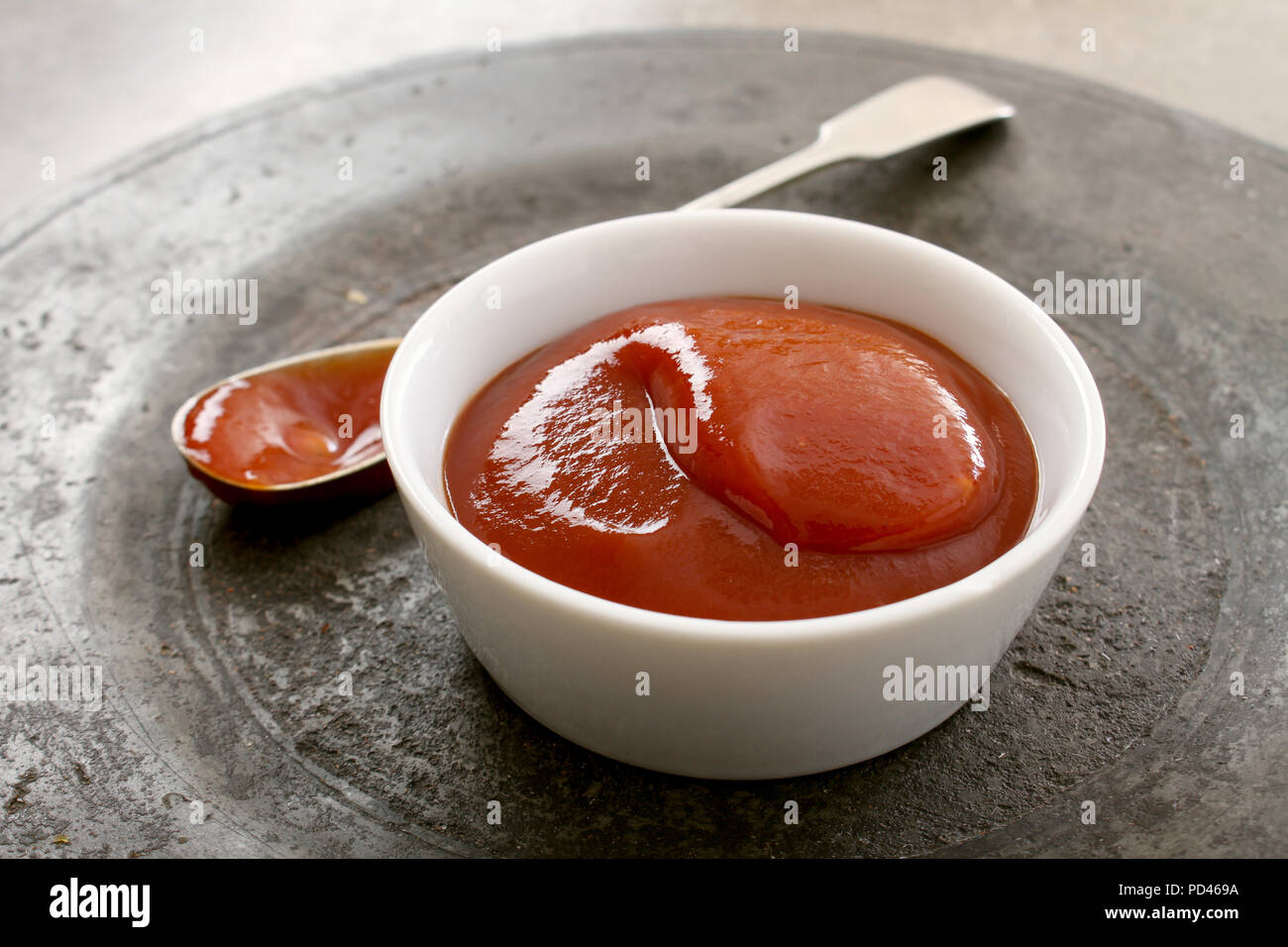 fresh tomato ketchup in dish Stock Photo - Alamy