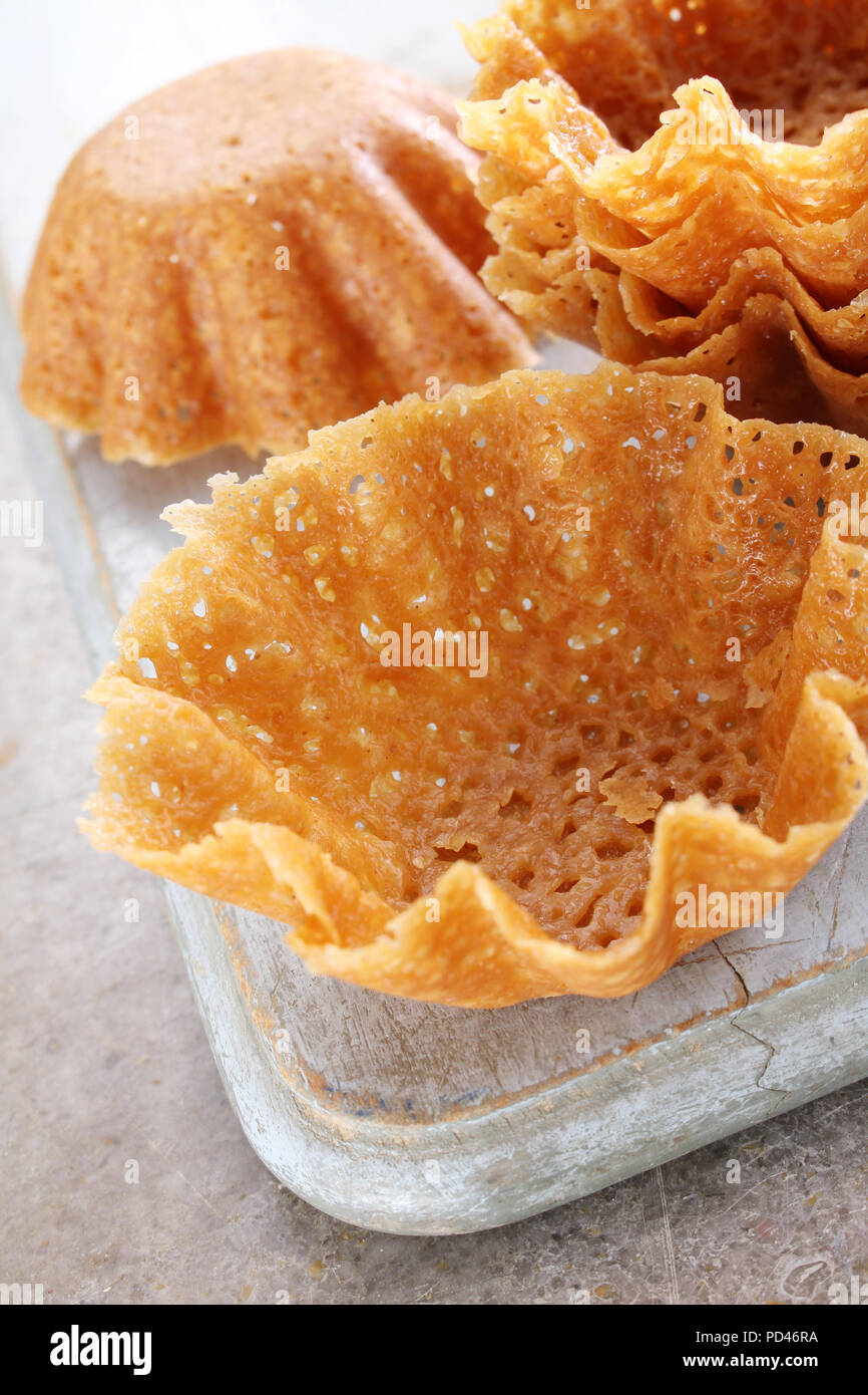 Empty brandy snaps hi-res stock photography and images - Alamy