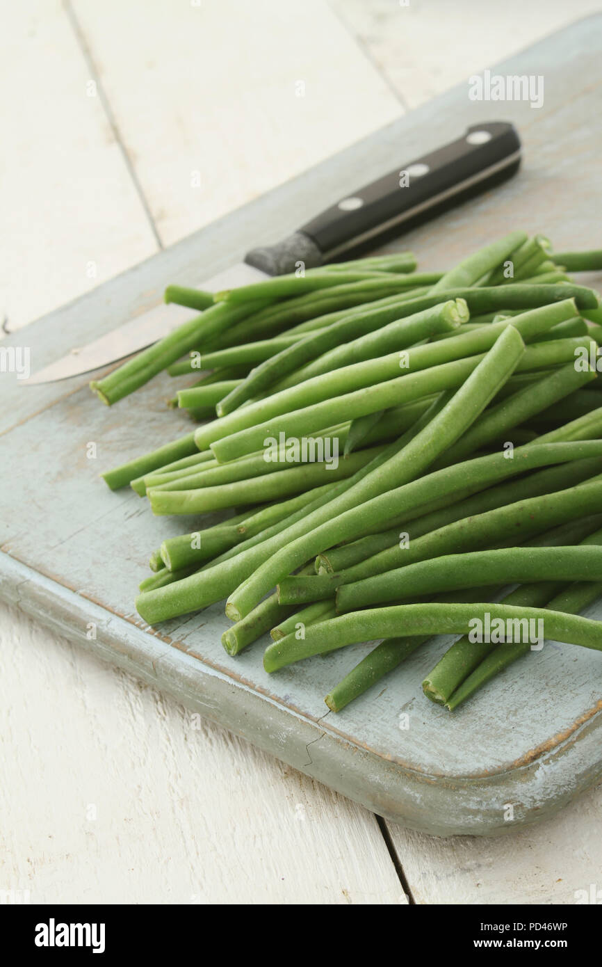 preparing fine green beans Stock Photo - Alamy