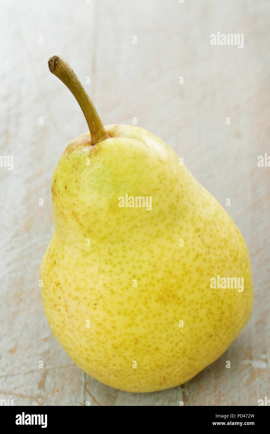 fresh ripe english pears Stock Photo - Alamy