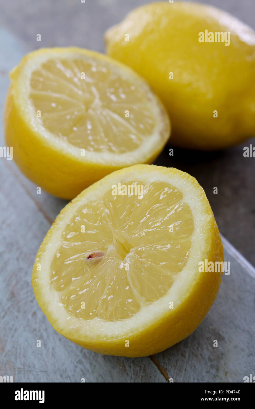 preparing fresh lemons Stock Photo - Alamy