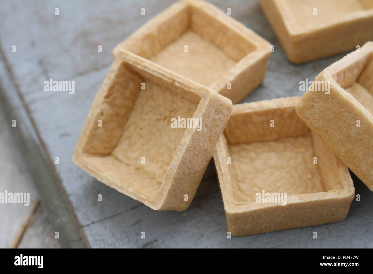 empty pastry cases Stock Photo - Alamy