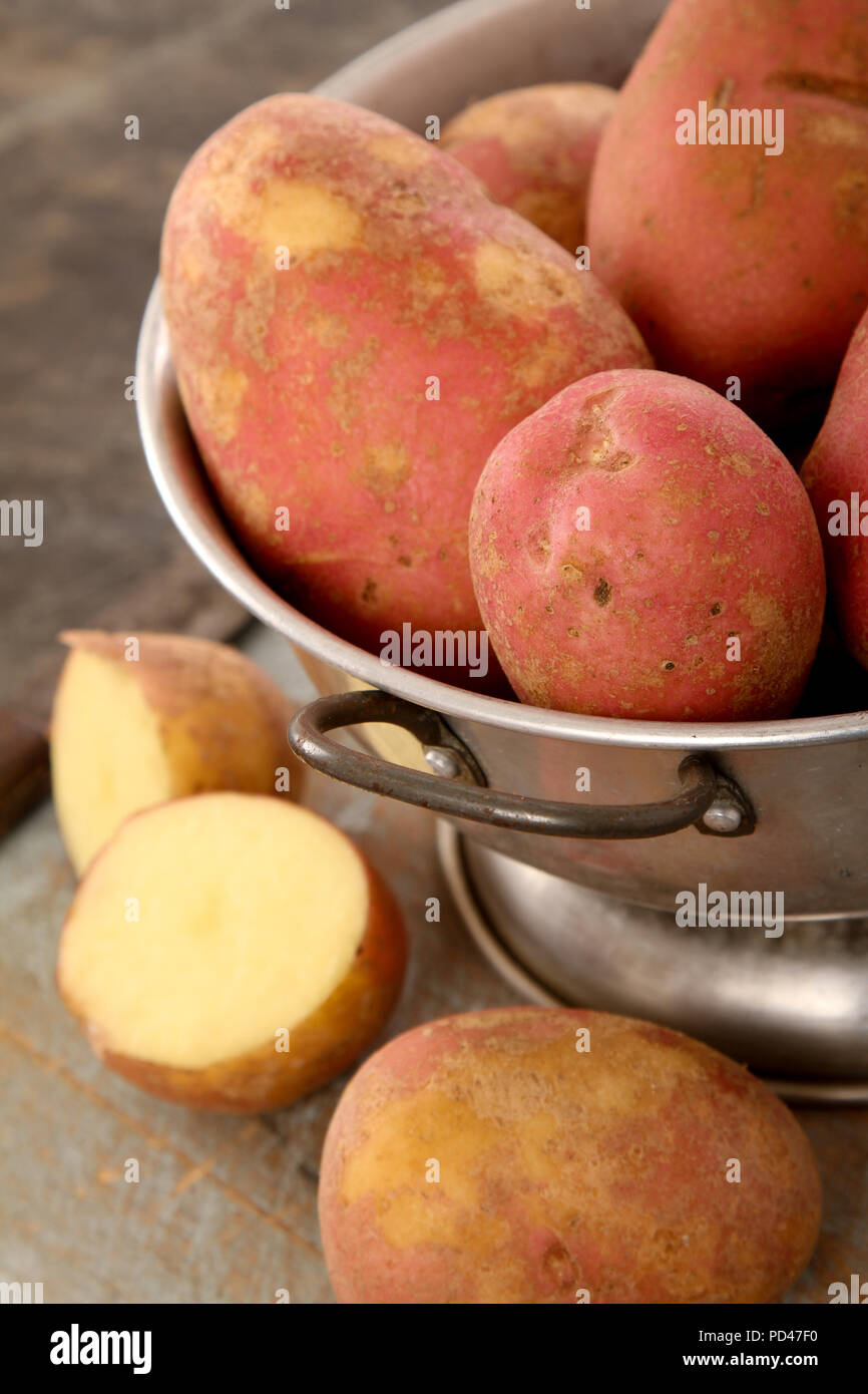 Red desiree potatoes hi-res stock photography and images - Alamy
