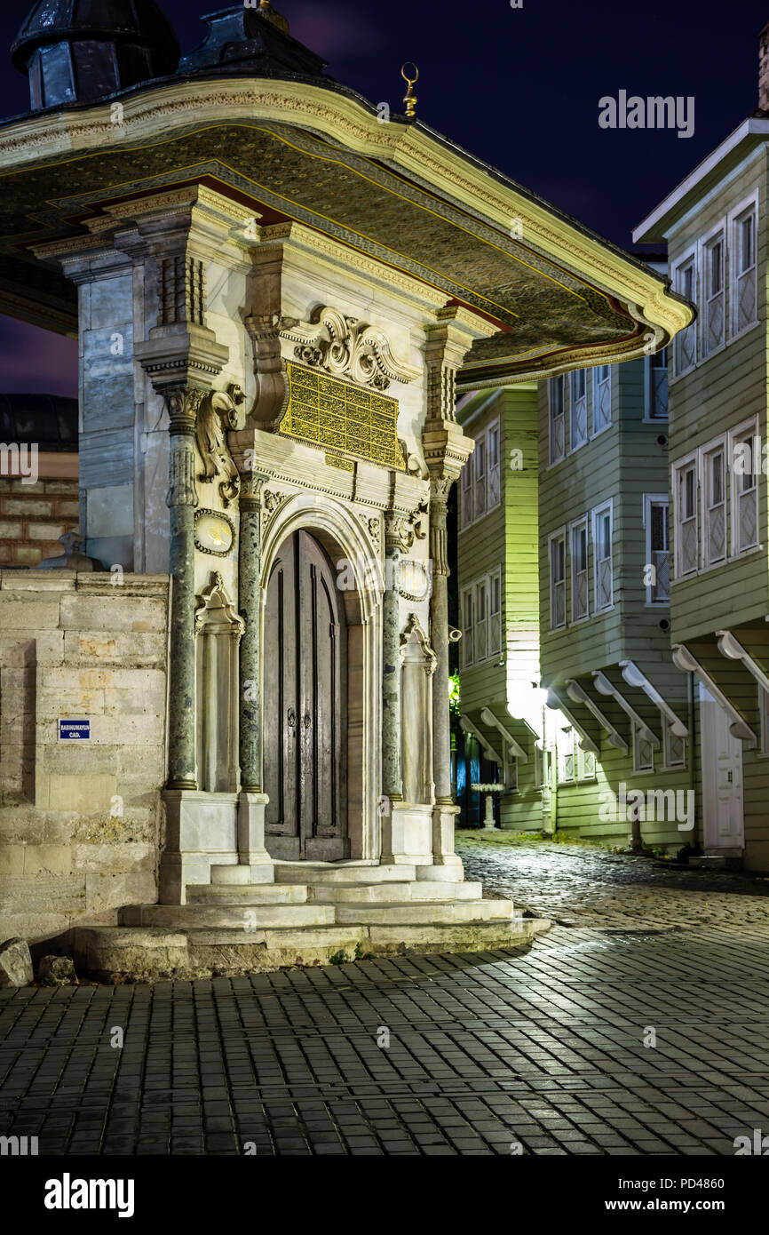 Rococo style gate hi-res stock photography and images - Alamy