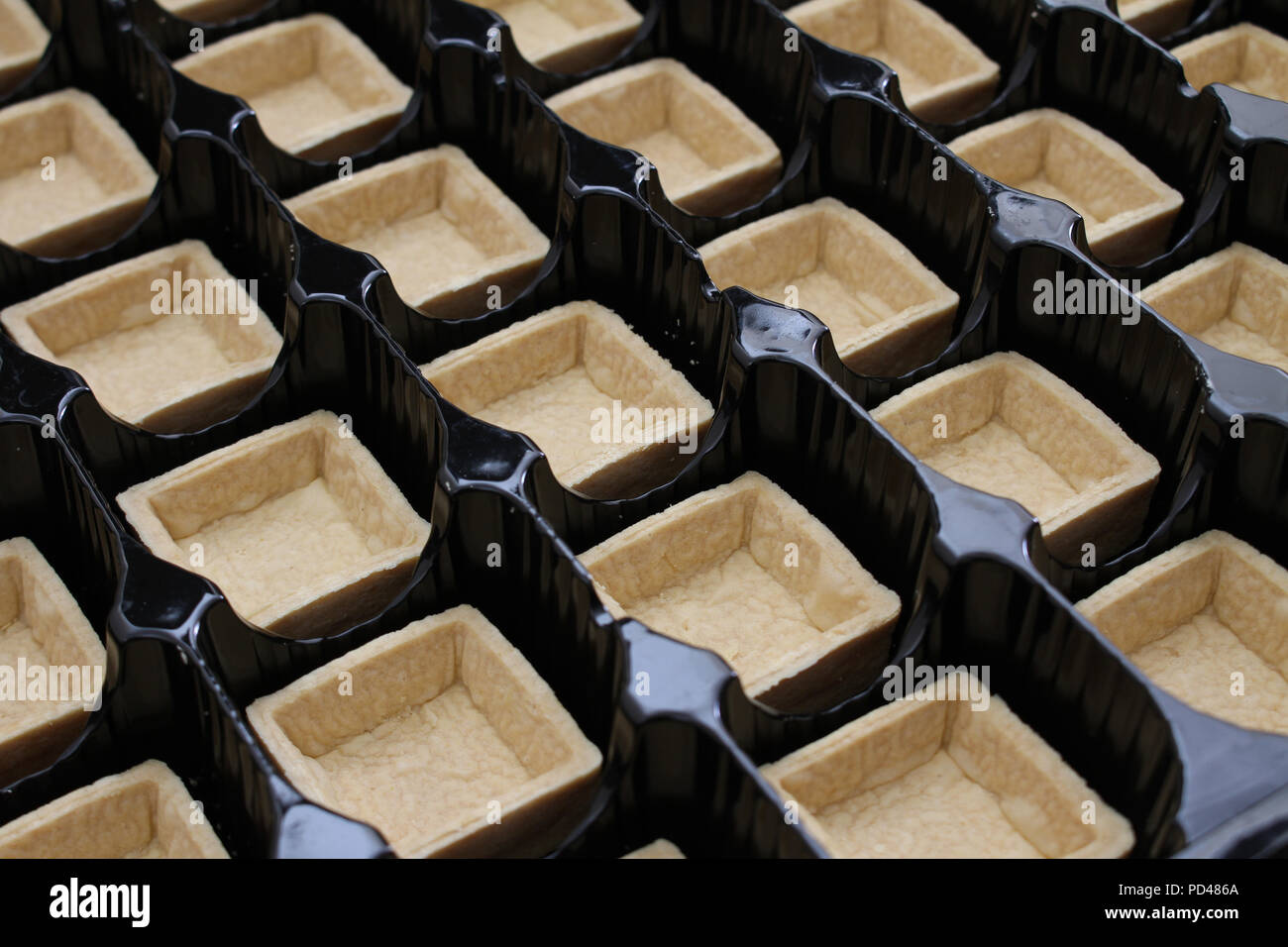 empty pastry cases Stock Photo - Alamy
