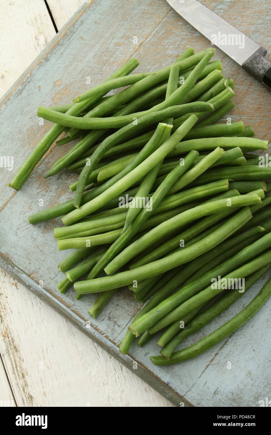 preparing fine green beans Stock Photo - Alamy