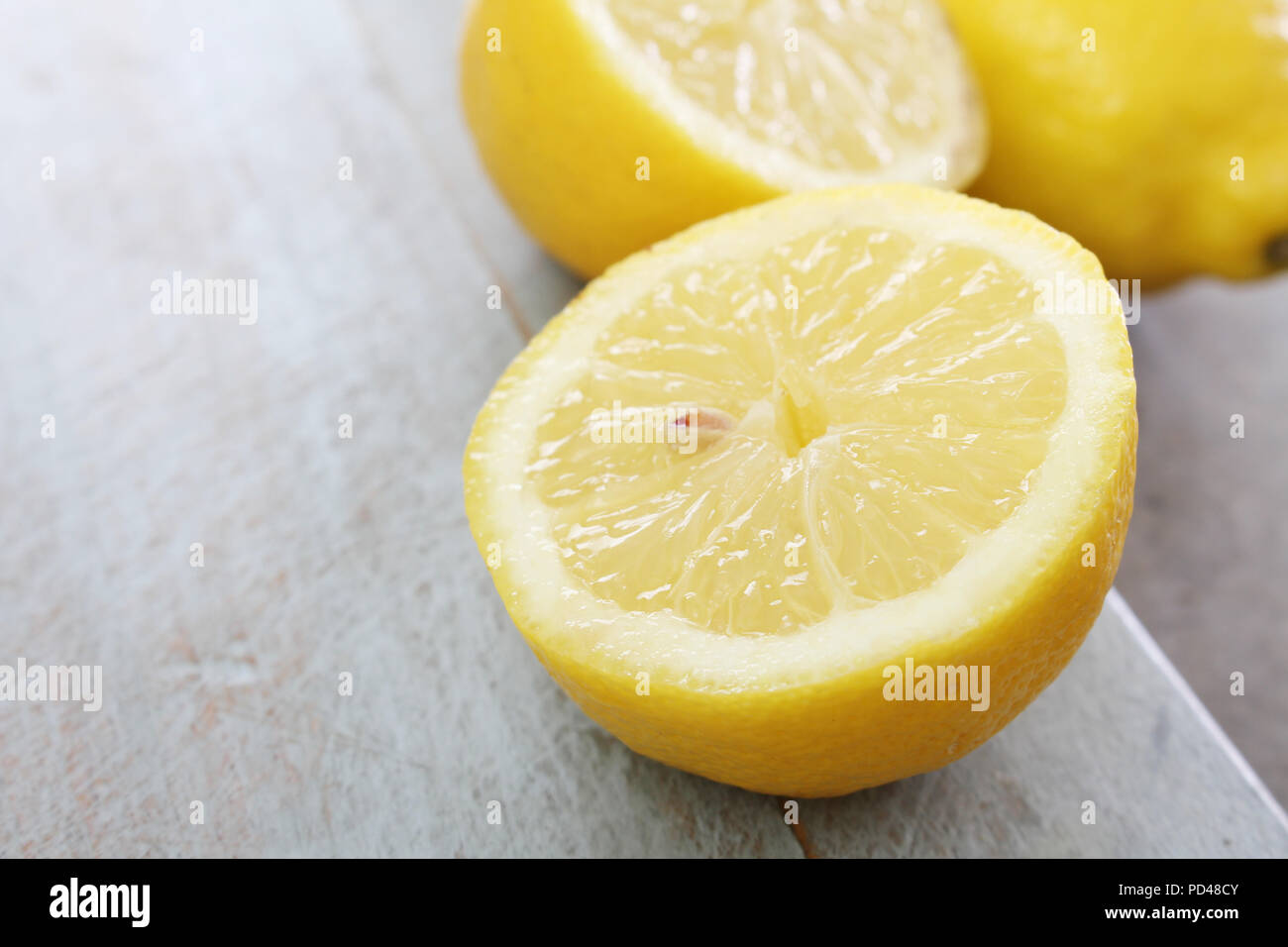 preparing fresh lemons Stock Photo - Alamy