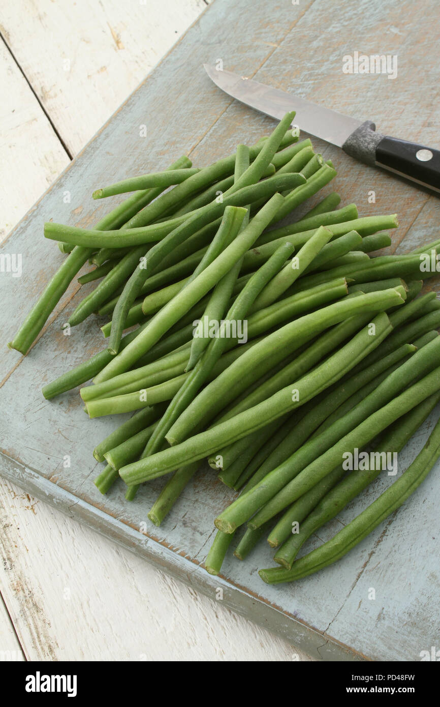 preparing fine green beans Stock Photo - Alamy