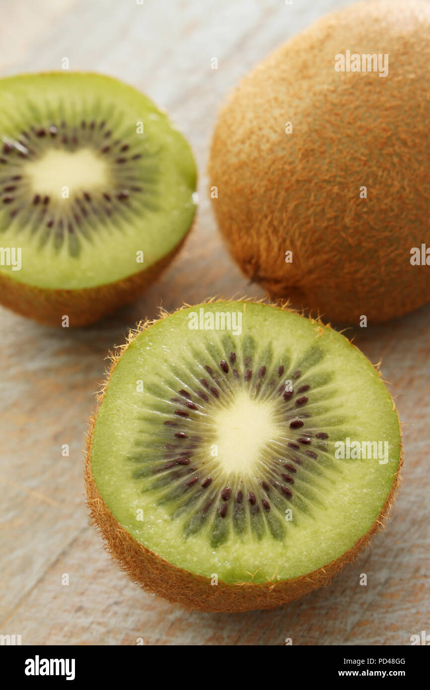 preparing fresh kiwi fruit Stock Photo - Alamy