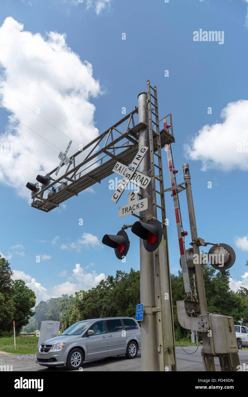 Railroad crossing signals usa hi-res stock photography and images - Alamy