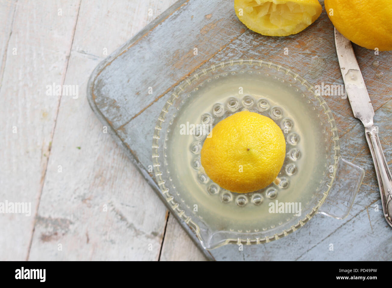 preparing fresh lemons Stock Photo - Alamy