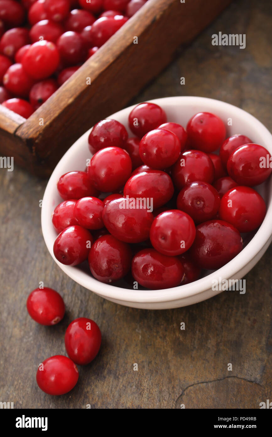preparing fresh cranberries Stock Photo - Alamy