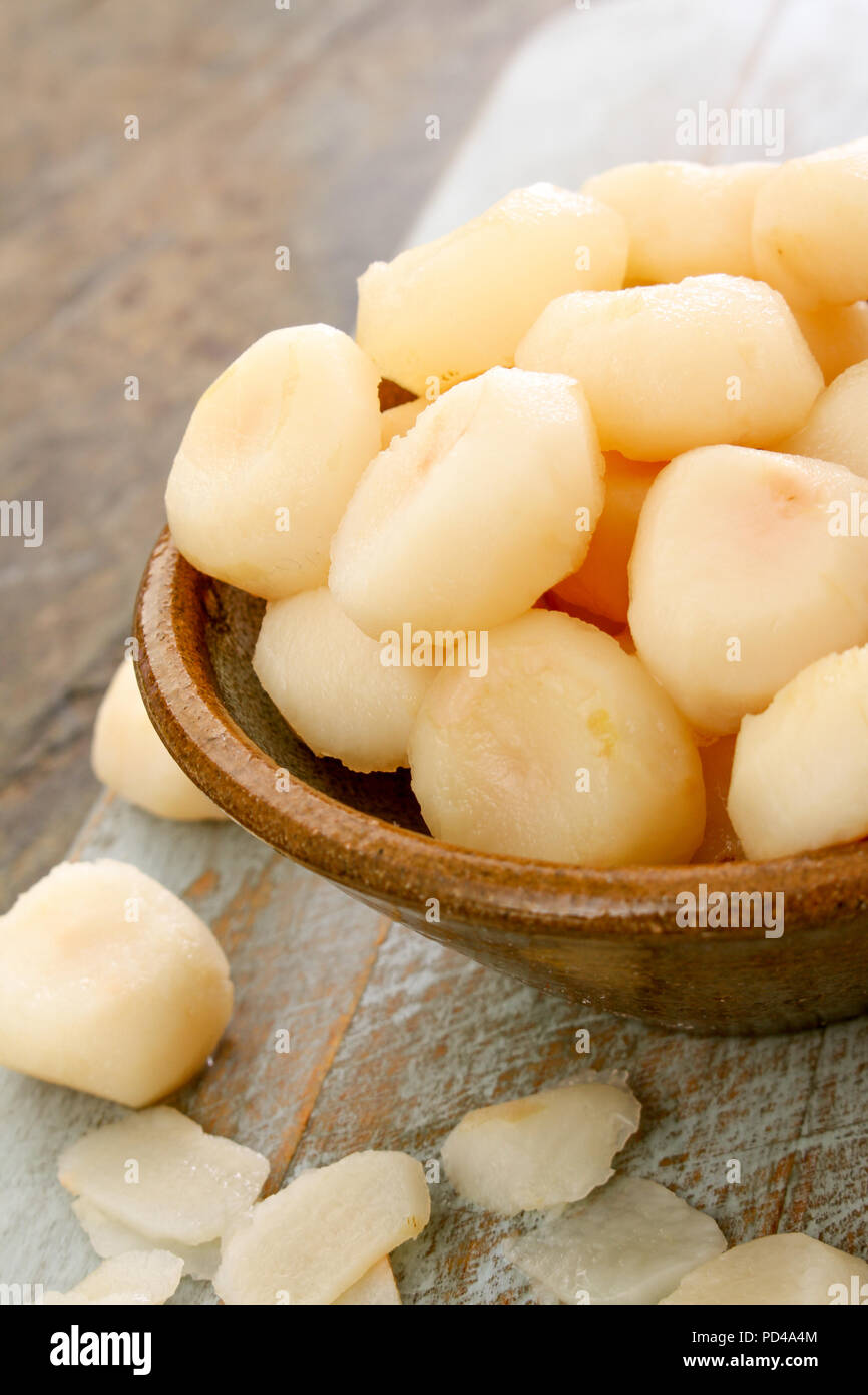 peeled water chestnuts Stock Photo - Alamy