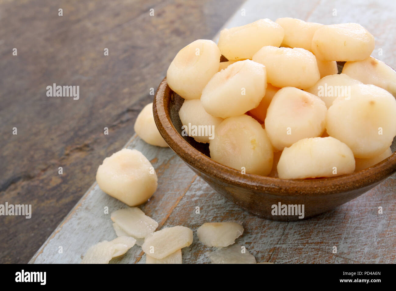 peeled water chestnuts Stock Photo - Alamy