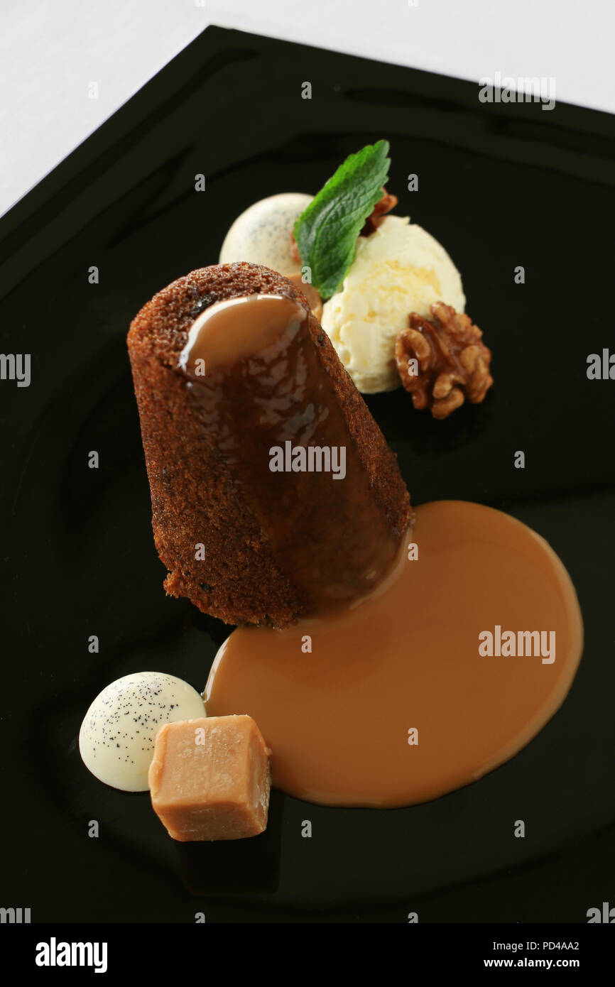 Steamed toffee sponge hi-res stock photography and images - Alamy