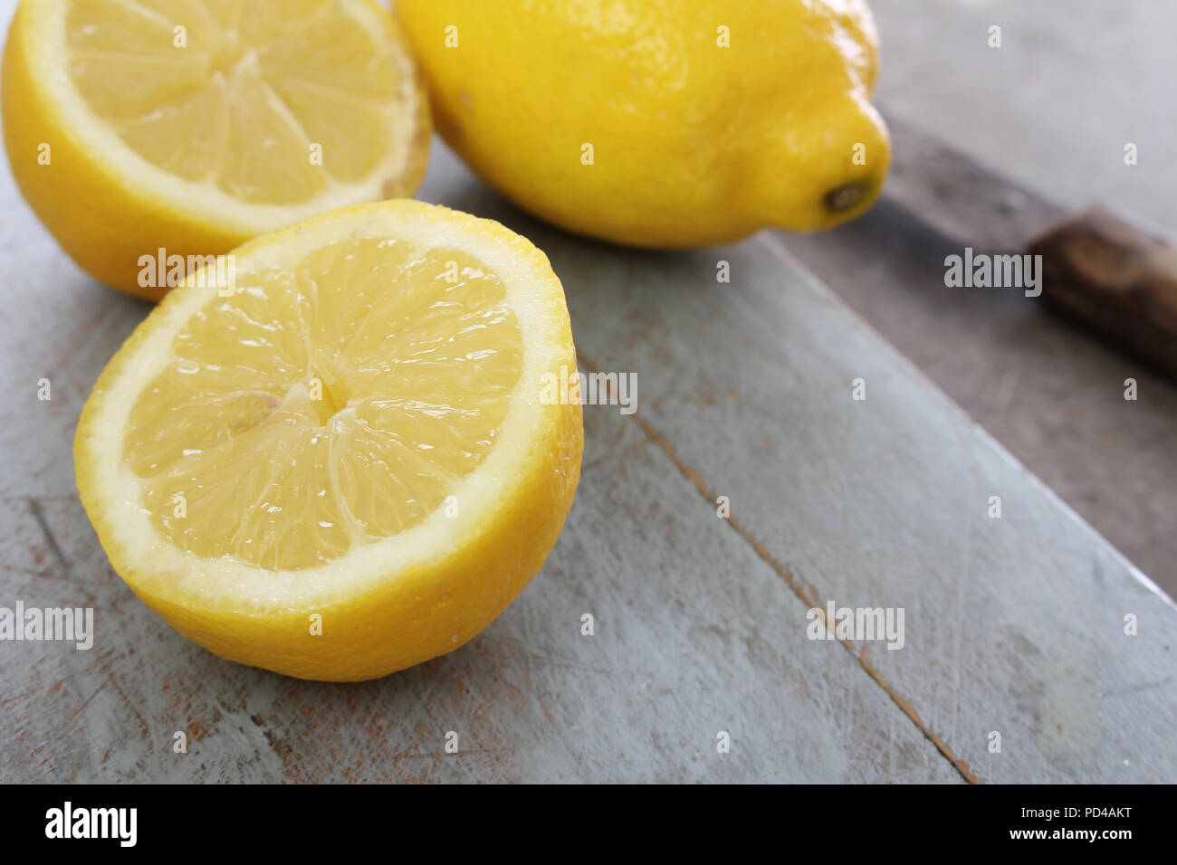 preparing fresh lemons Stock Photo - Alamy