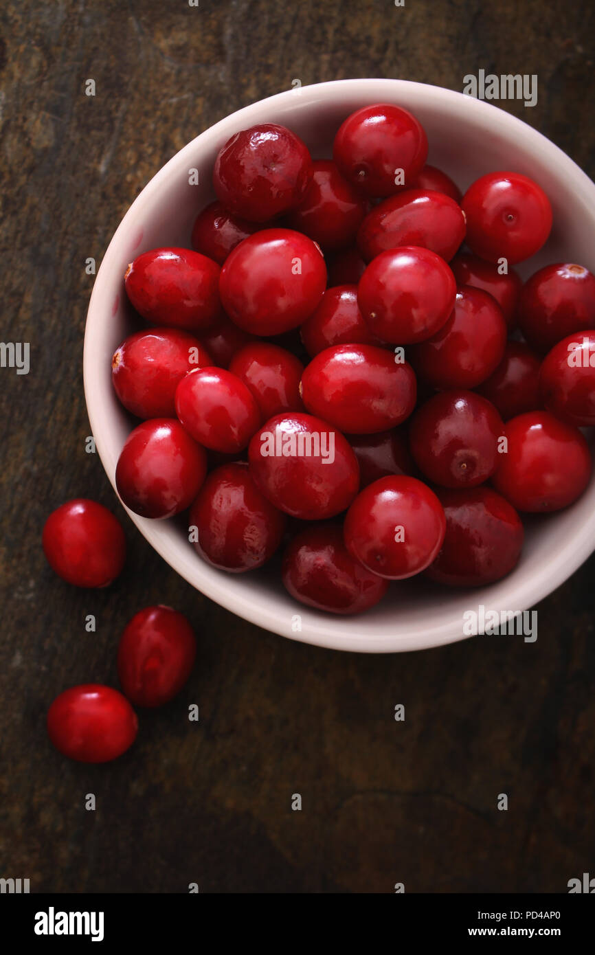 preparing fresh cranberries Stock Photo - Alamy
