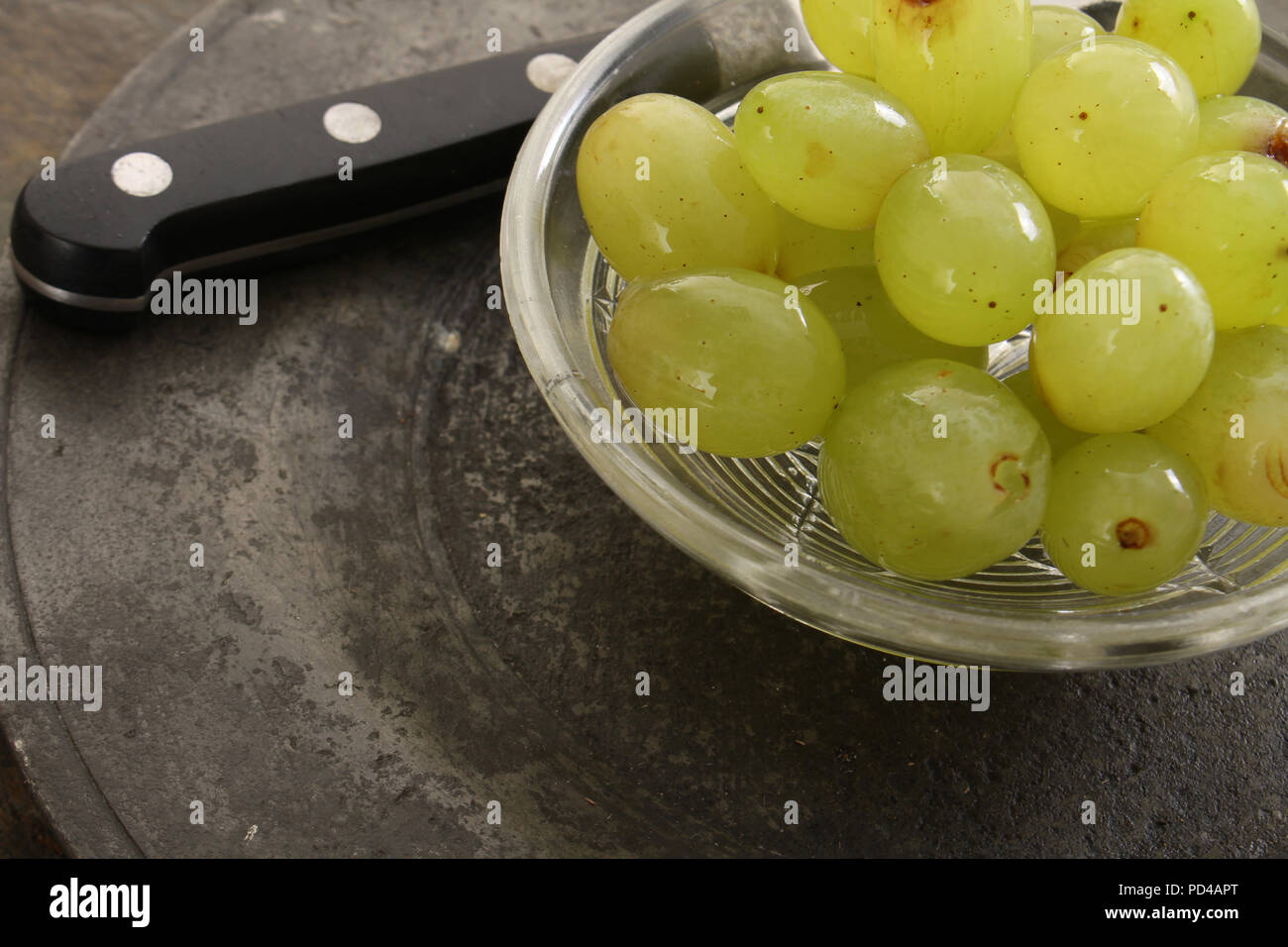 preparing fresh grapes Stock Photo - Alamy