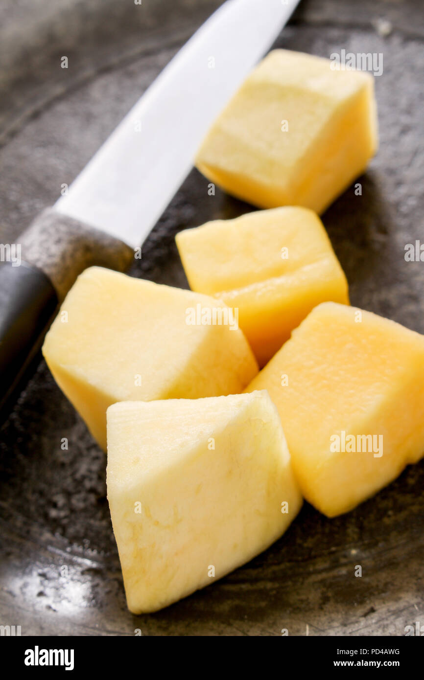 Dicing mango hi-res stock photography and images - Alamy