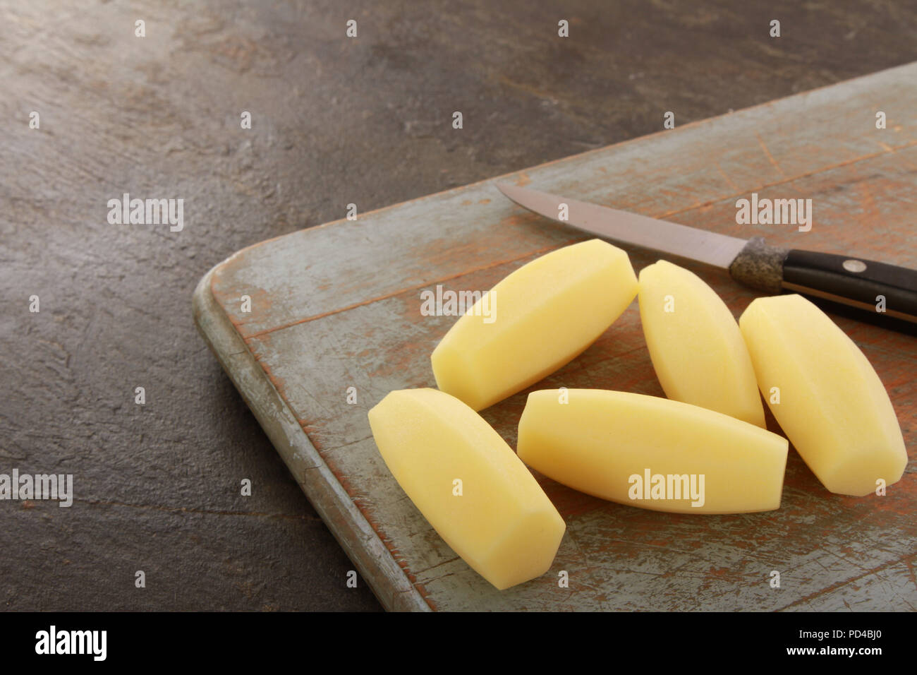 Turned white potatoes hi-res stock photography and images - Alamy