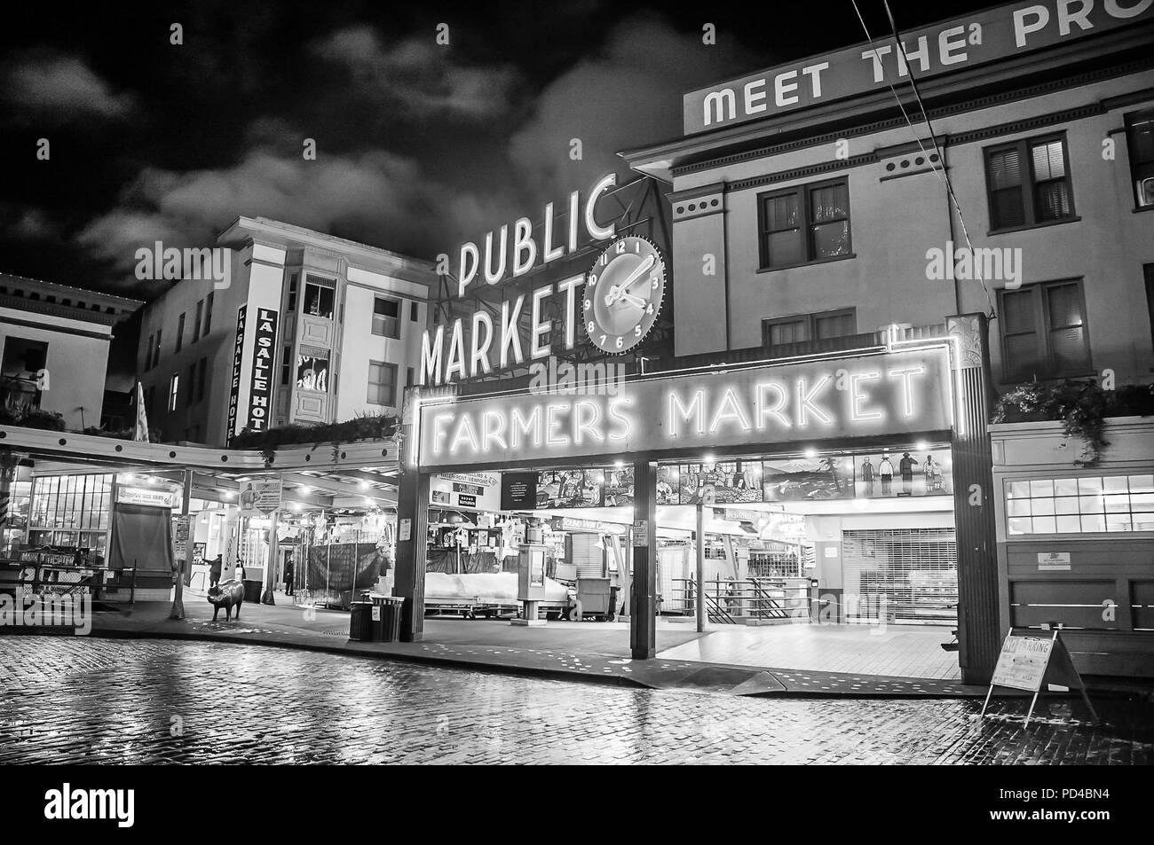 Public market center hi-res stock photography and images - Alamy