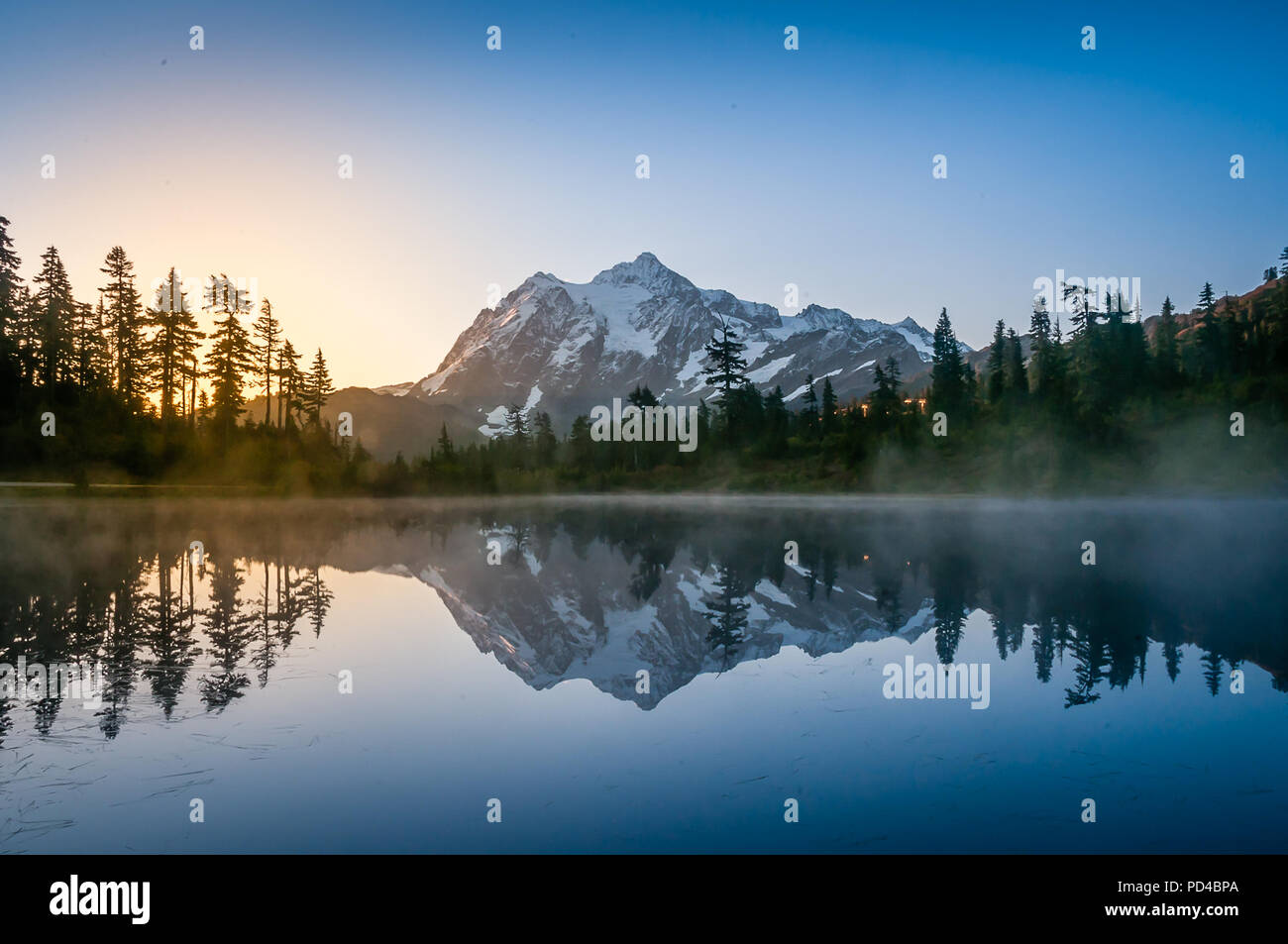 Reflections of Mount Shuksan in Picture Lake Stock Photo - Alamy