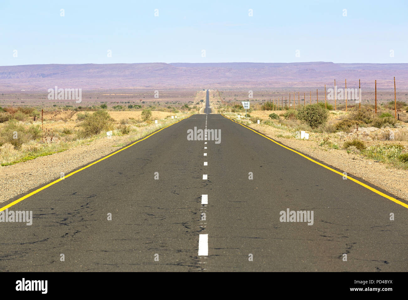 Empty road hi-res stock photography and images - Alamy