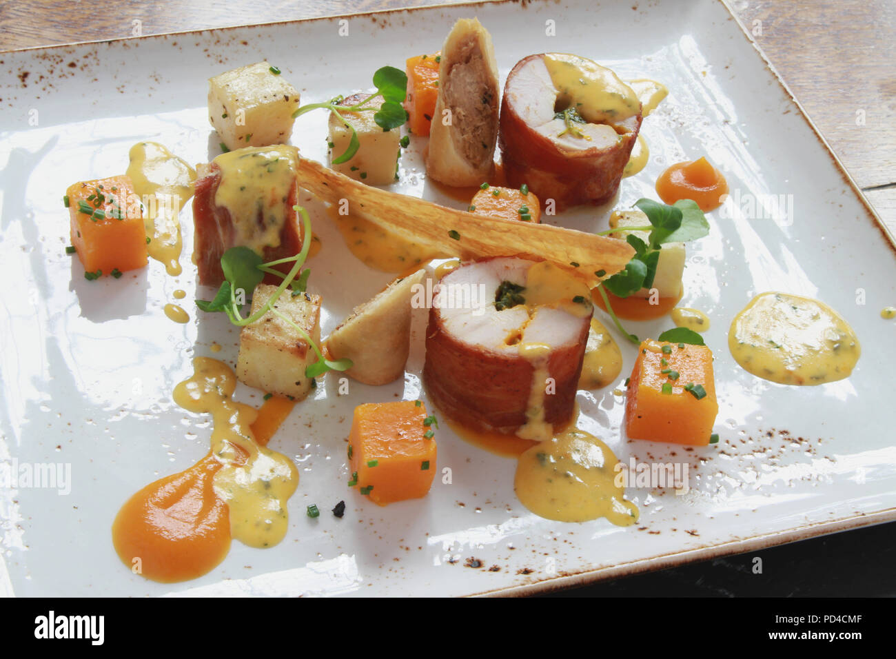 Plated chicken main hi-res stock photography and images - Alamy