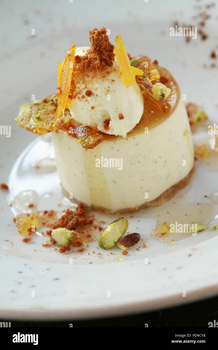 plated cheesecake dessert Stock Photo - Alamy