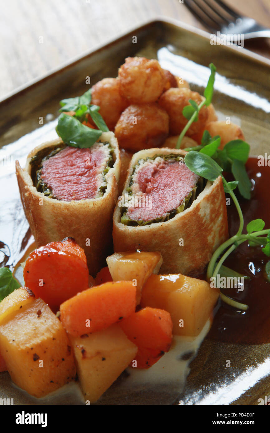 Plated lamb main hi-res stock photography and images - Alamy