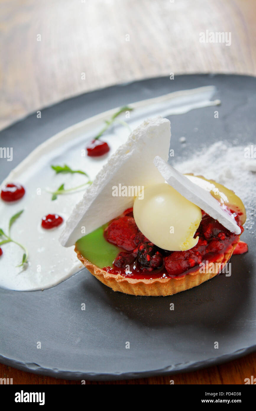 Plated tart hi-res stock photography and images - Alamy