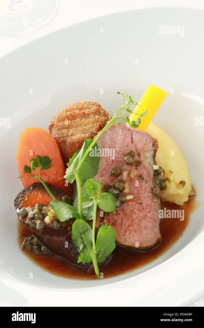 Plated lamb main hi-res stock photography and images - Alamy