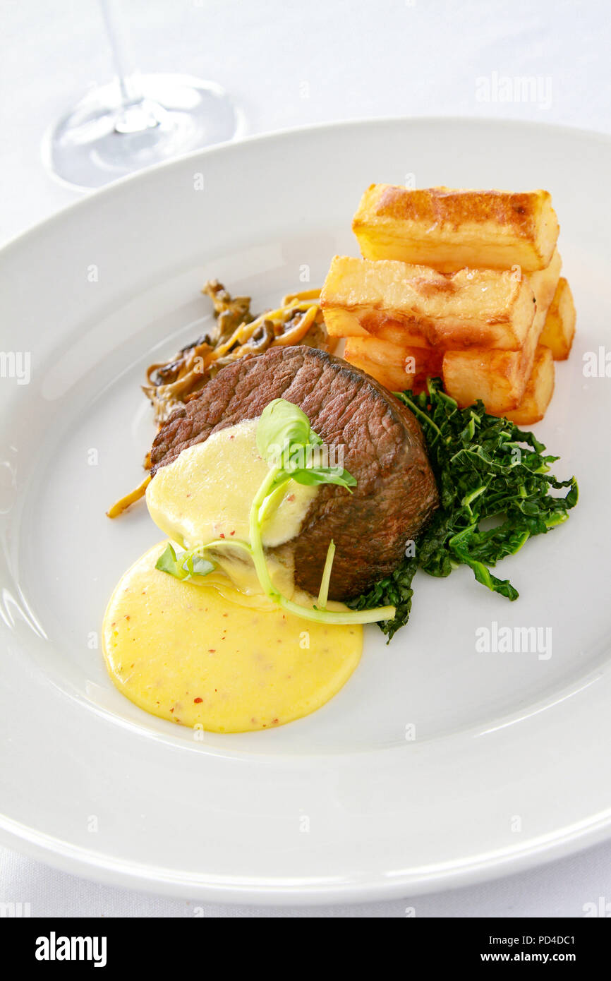 Fillet steak meal hi-res stock photography and images - Alamy