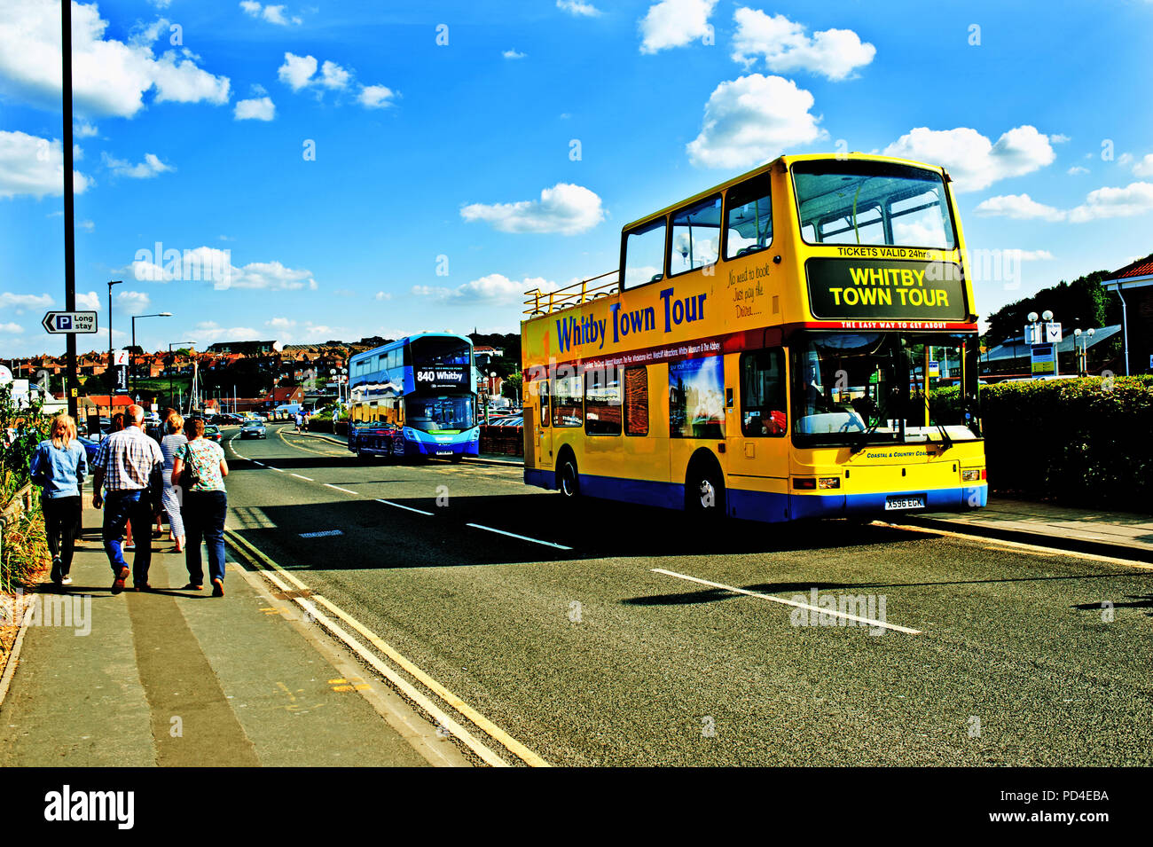 Whitby town tour bus north hi-res stock photography and images - Alamy