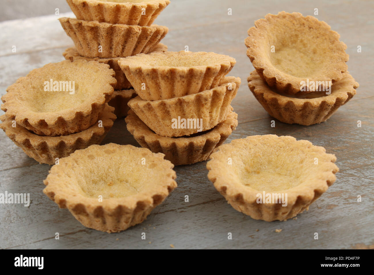Empty tart case hi-res stock photography and images - Alamy
