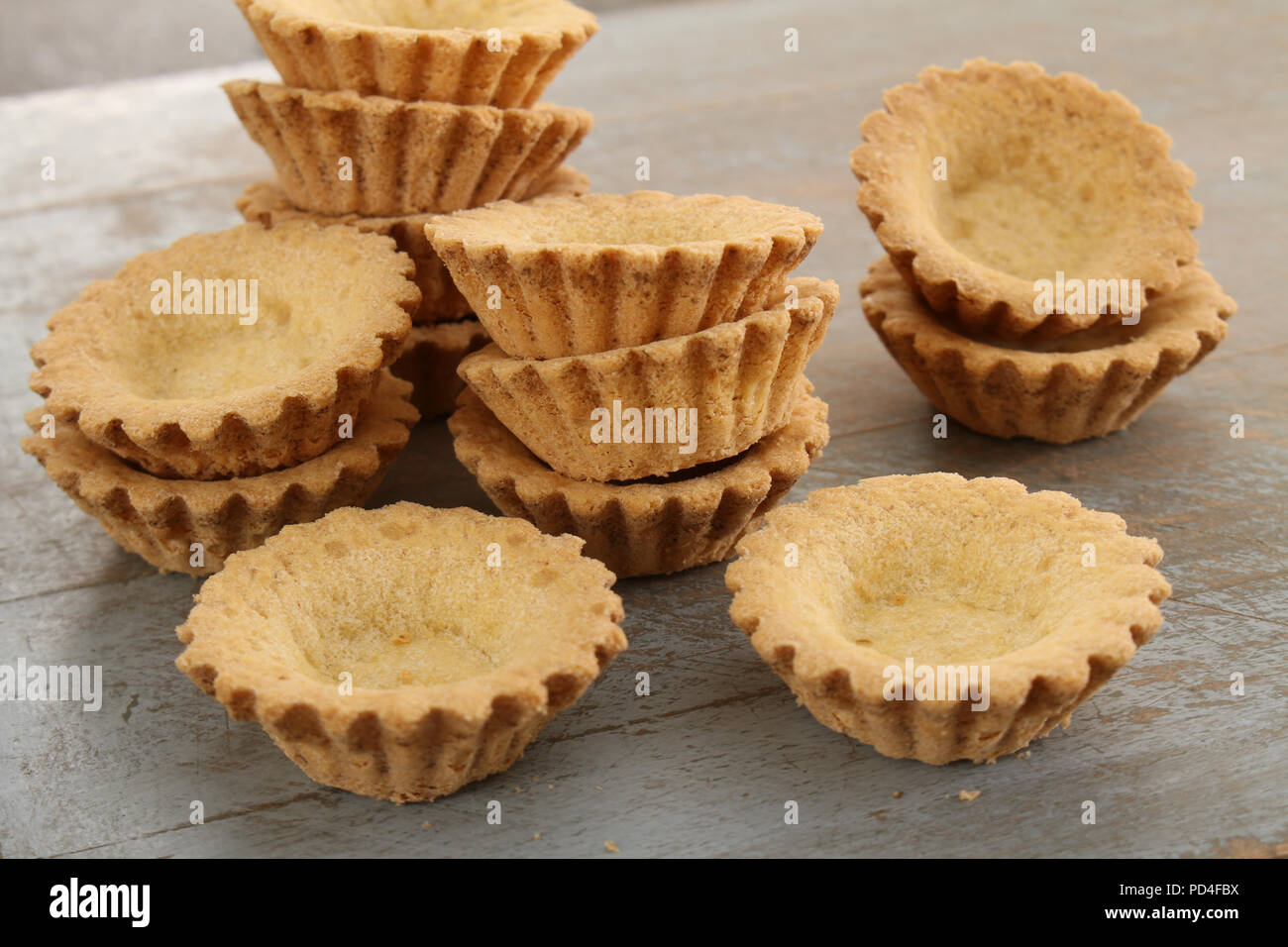 Empty tart case hi-res stock photography and images - Alamy