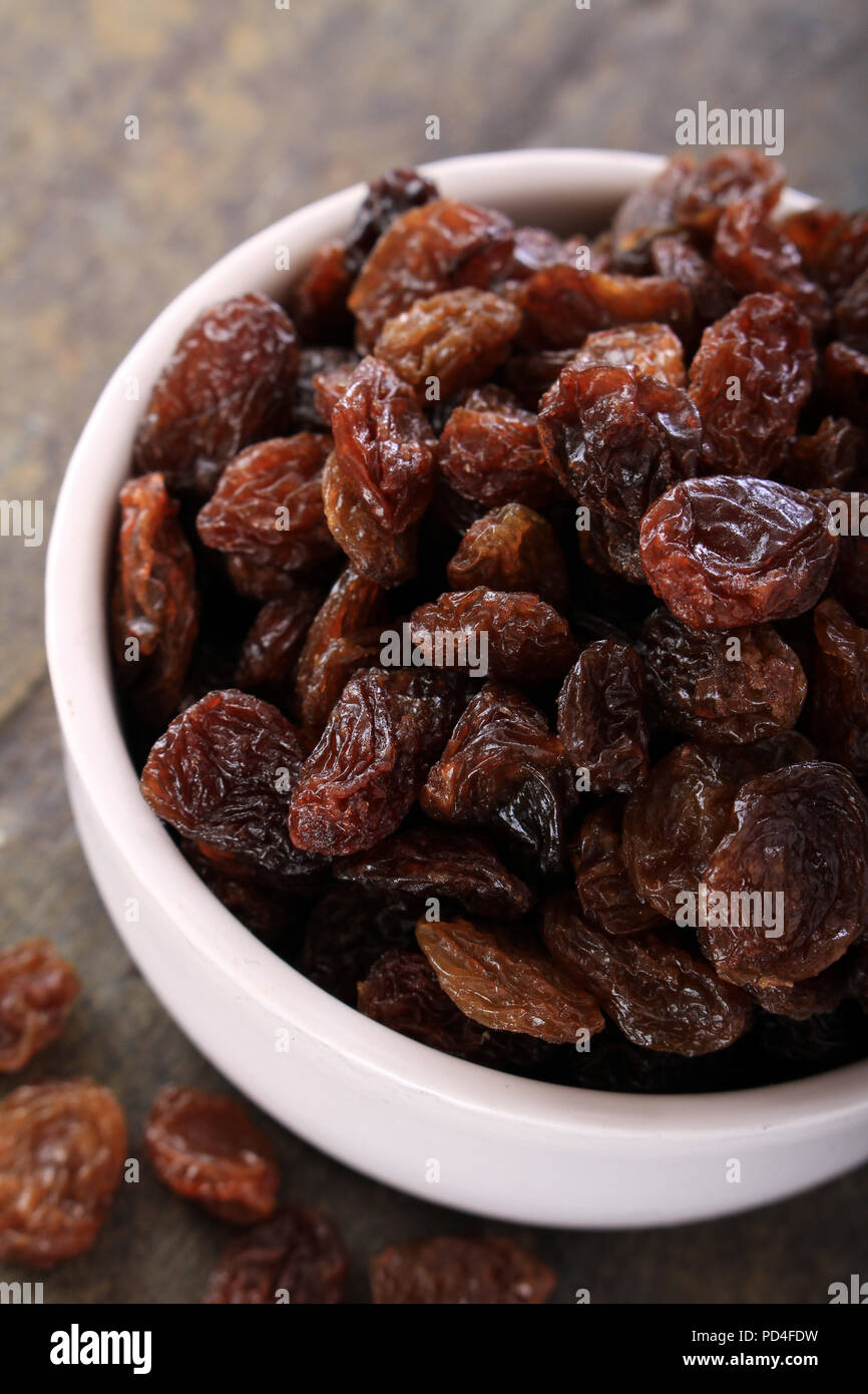 dried raisins in dish Stock Photo - Alamy