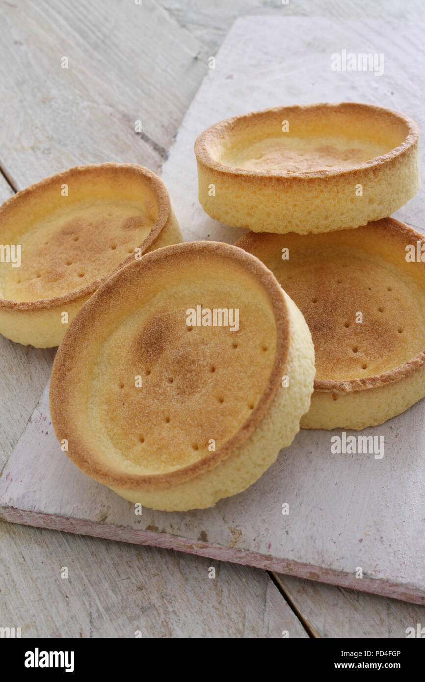 Empty tart case hi-res stock photography and images - Alamy